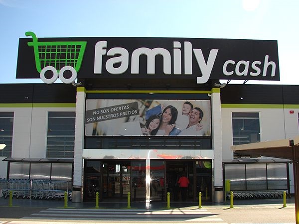 Family cash abre en Valencia.