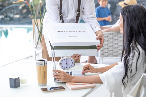 Please disturb at… El room service que te obliga a parar de trabajar