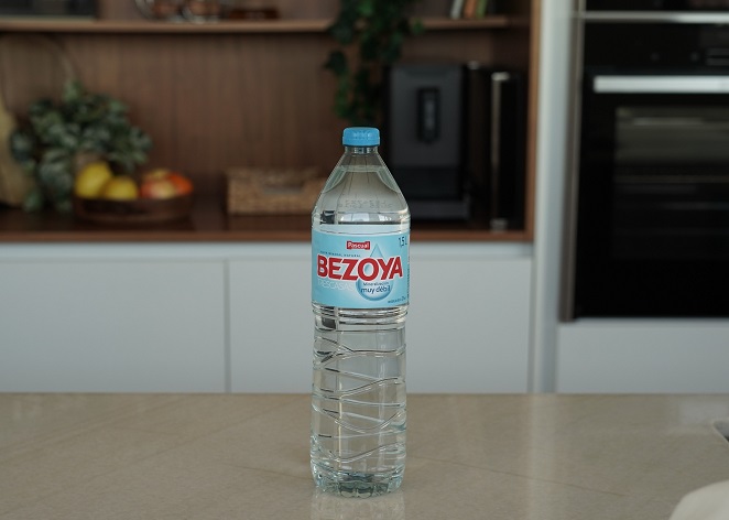 Bezoya reduce plástico en sus envases y lanza una botella aún más ...