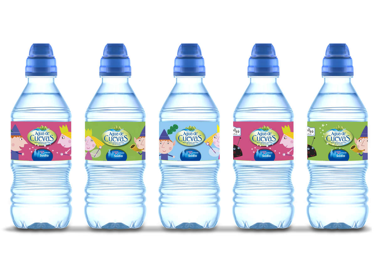 Agua de Cuevas se vuelca con los más pequeños de la casa